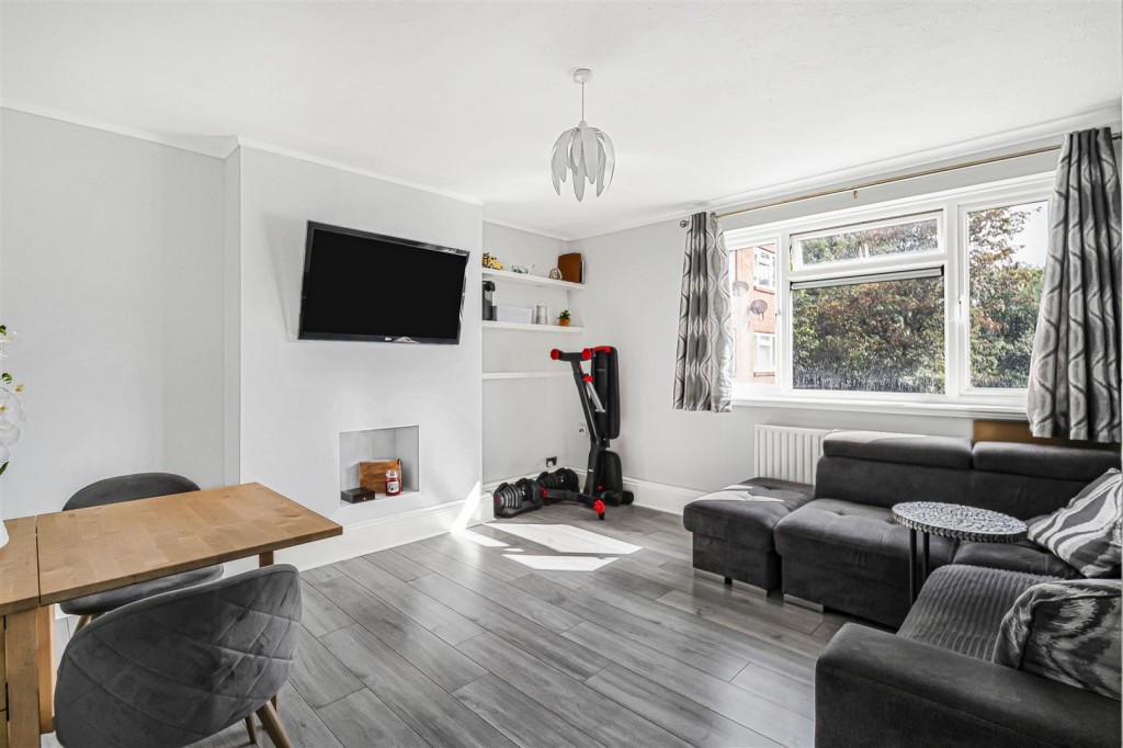Hurstcourt Road, Sutton, 3 bedroom, Apartment - Purpose Built